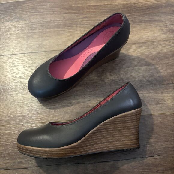 CROCS | Shoes | Crocs Aleigh Wedge Heel Womens 7 Brown Leather Closed ...